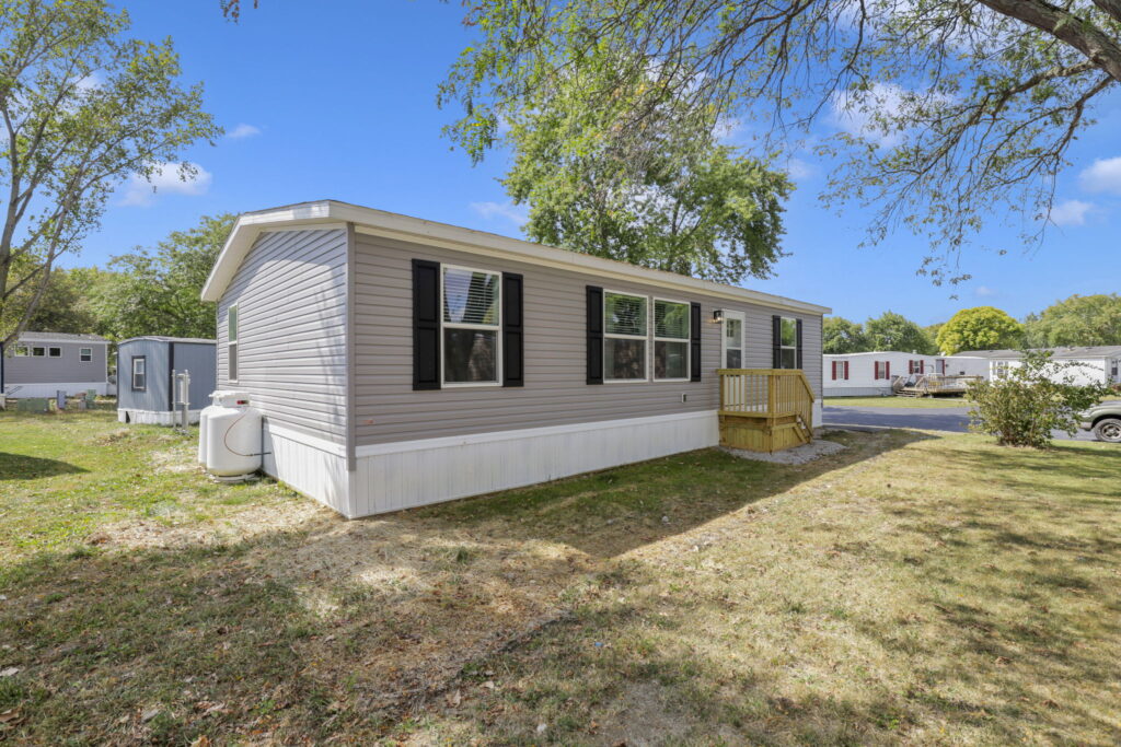 Double Wide Manufactured Home in Plain City – Lot 87